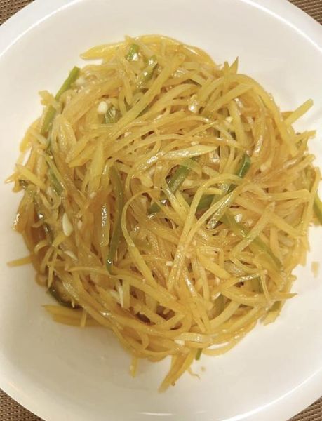 青椒土豆丝怎么炒脆_土豆丝要不要焯水-第1张图片-山城妙识 青椒土豆丝怎么炒脆_土豆丝要不要焯水-第1张图片-山城妙识