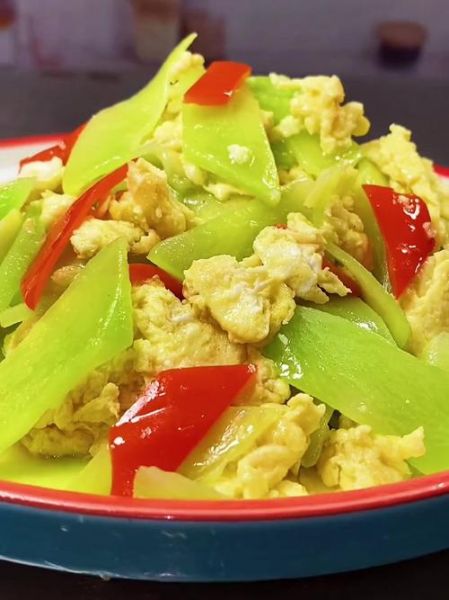 莴笋炒鸡蛋热量高吗_莴笋炒鸡蛋有什么营养-第3张图片-山城妙识 莴笋炒鸡蛋热量高吗_莴笋炒鸡蛋有什么营养-第3张图片-山城妙识