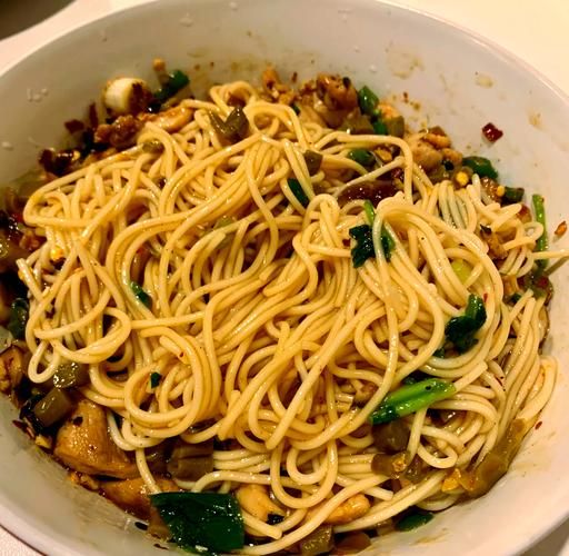 香菇鸡肉面怎么做好吃_香菇鸡肉面热量高吗-第1张图片-山城妙识 香菇鸡肉面怎么做好吃_香菇鸡肉面热量高吗-第1张图片-山城妙识