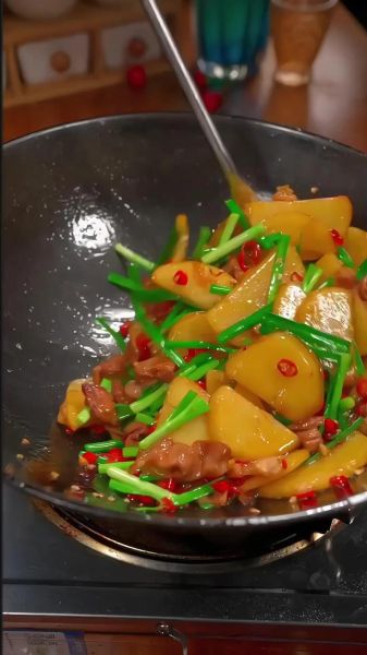 土豆片炒肉片怎么做才脆嫩_肉片不柴的秘诀-第3张图片-山城妙识 土豆片炒肉片怎么做才脆嫩_肉片不柴的秘诀-第3张图片-山城妙识