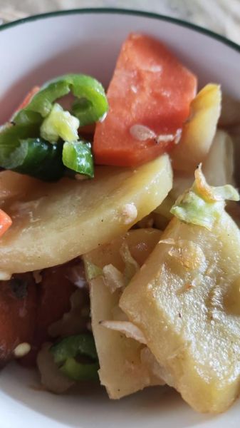 土豆炒胡萝卜的危害_土豆炒胡萝卜真的有毒吗-第1张图片-山城妙识 土豆炒胡萝卜的危害_土豆炒胡萝卜真的有毒吗-第1张图片-山城妙识