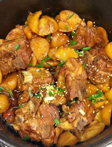 土豆排骨煲怎么做_土豆排骨煲需要焯水吗-第1张图片-山城妙识 土豆排骨煲怎么做_土豆排骨煲需要焯水吗-第1张图片-山城妙识