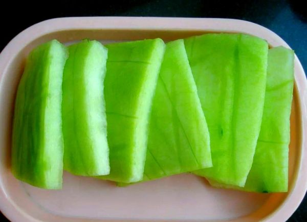 西瓜皮可以敷脸吗_西瓜皮美容的正确方法-第2张图片-山城妙识 西瓜皮可以敷脸吗_西瓜皮美容的正确方法-第2张图片-山城妙识