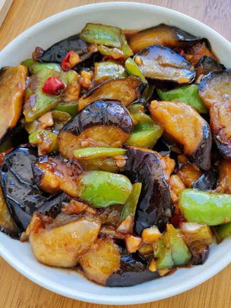 青椒炒茄子怎么炒好吃_青椒炒茄子最简单的做法-第1张图片-山城妙识 青椒炒茄子怎么炒好吃_青椒炒茄子最简单的做法-第1张图片-山城妙识