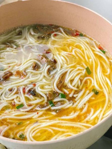 家常米线怎么做_如何煮出汤鲜粉滑-第2张图片-山城妙识 家常米线怎么做_如何煮出汤鲜粉滑-第2张图片-山城妙识