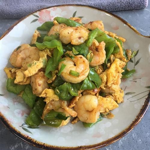 青椒虾仁炒鸡蛋怎么做_青椒虾仁炒鸡蛋的家常做法-第3张图片-山城妙识 青椒虾仁炒鸡蛋怎么做_青椒虾仁炒鸡蛋的家常做法-第3张图片-山城妙识