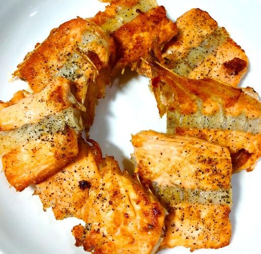 香煎三文鱼骨怎么做_香煎三文鱼骨需要腌制吗-第1张图片-山城妙识 香煎三文鱼骨怎么做_香煎三文鱼骨需要腌制吗-第1张图片-山城妙识