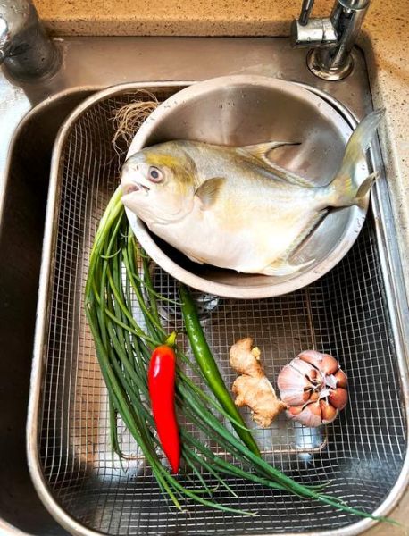 金鲳鱼怎么处理干净_金鲳鱼内脏清理步骤-第1张图片-山城妙识 金鲳鱼怎么处理干净_金鲳鱼内脏清理步骤-第1张图片-山城妙识