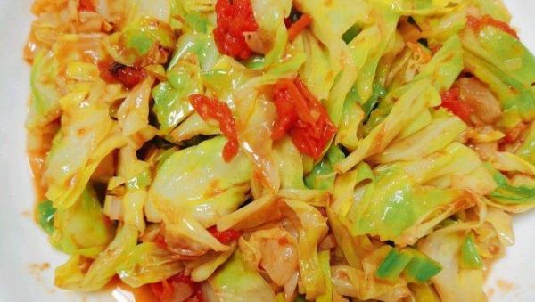 西红柿炒包菜怎么做_西红柿炒包菜用焯水吗-第3张图片-山城妙识