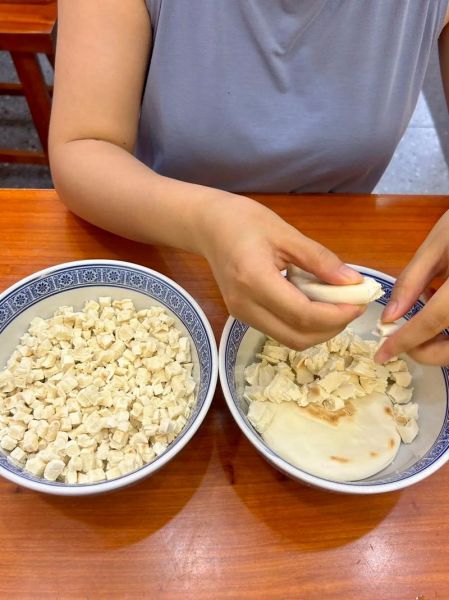 西安牛羊肉泡馍哪家正宗_泡馍掰馍技巧图解-第1张图片-山城妙识 西安牛羊肉泡馍哪家正宗_泡馍掰馍技巧图解-第1张图片-山城妙识