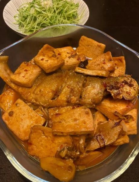 黄鱼炖豆腐怎么做_黄鱼炖豆腐的家常做法-第2张图片-山城妙识