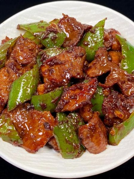 湖南尖椒小炒肉怎么做_正宗小炒肉用什么肉-第1张图片-山城妙识