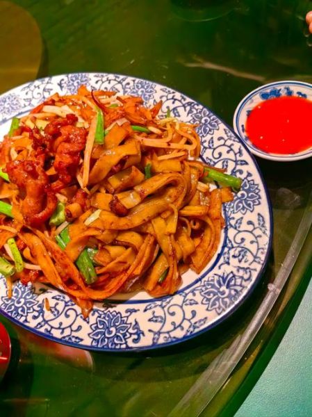 脆皮干炒牛河怎么做_正宗脆皮干炒牛河配方-第3张图片-山城妙识 脆皮干炒牛河怎么做_正宗脆皮干炒牛河配方-第3张图片-山城妙识