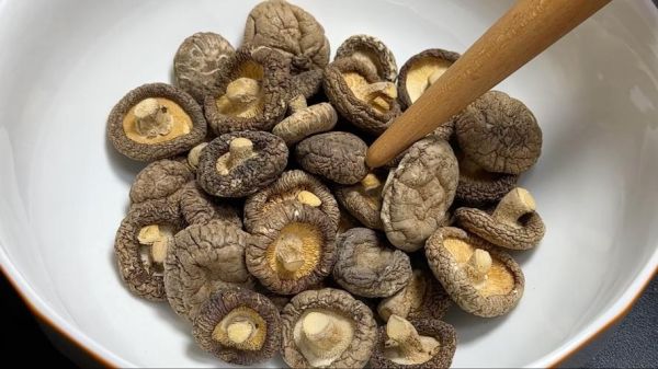 干香菇怎么泡发快_干香菇快速泡发方法-第2张图片-山城妙识 干香菇怎么泡发快_干香菇快速泡发方法-第2张图片-山城妙识