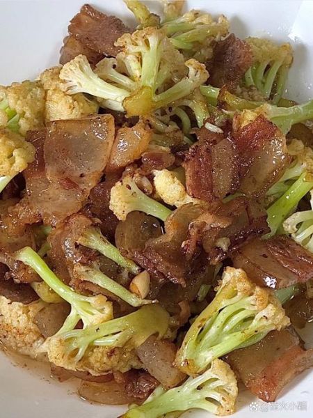 腊肉炒花菜怎么做_腊肉炒花菜的家常做法-第2张图片-山城妙识 腊肉炒花菜怎么做_腊肉炒花菜的家常做法-第2张图片-山城妙识