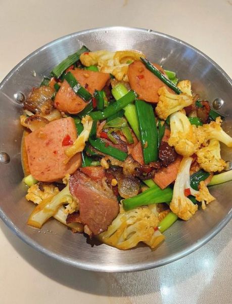 腊肉炒花菜怎么做_腊肉炒花菜的家常做法-第1张图片-山城妙识 腊肉炒花菜怎么做_腊肉炒花菜的家常做法-第1张图片-山城妙识