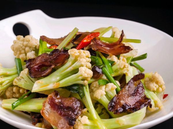 腊肉炒花菜怎么做_腊肉炒花菜的家常做法-第3张图片-山城妙识 腊肉炒花菜怎么做_腊肉炒花菜的家常做法-第3张图片-山城妙识