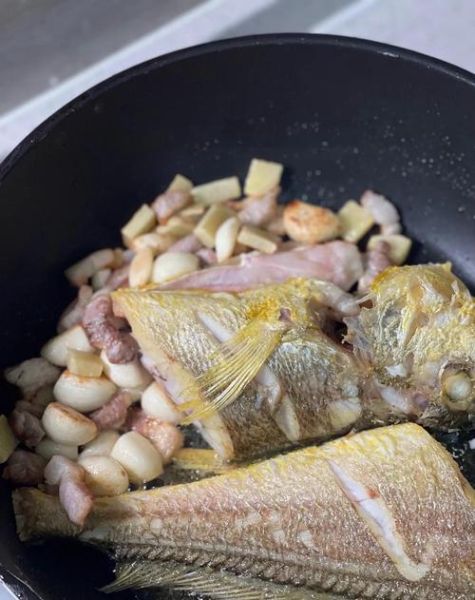 蒜香黄花鱼怎么做_黄花鱼去腥技巧-第1张图片-山城妙识 蒜香黄花鱼怎么做_黄花鱼去腥技巧-第1张图片-山城妙识