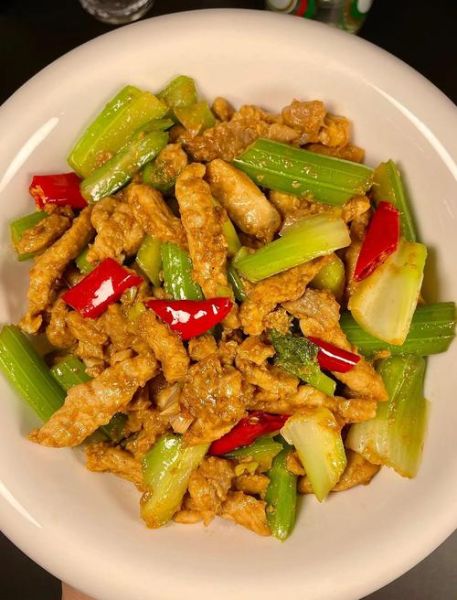 芹菜肉丝怎么炒_芹菜炒肉丝先炒哪个-第3张图片-山城妙识 芹菜肉丝怎么炒_芹菜炒肉丝先炒哪个-第3张图片-山城妙识