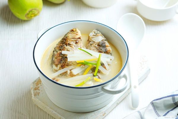 鲫鱼汤加什么菜最好_鲫鱼汤配菜推荐-第1张图片-山城妙识 鲫鱼汤加什么菜最好_鲫鱼汤配菜推荐-第1张图片-山城妙识