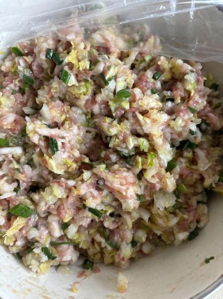 大白菜饺子馅怎么调好吃_大白菜饺子馅要不要焯水-第1张图片-山城妙识 大白菜饺子馅怎么调好吃_大白菜饺子馅要不要焯水-第1张图片-山城妙识