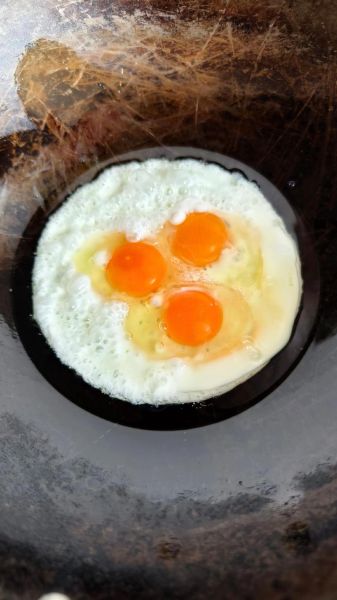 平底锅煎荷包蛋不粘锅_如何煎出溏心荷包蛋-第3张图片-山城妙识 平底锅煎荷包蛋不粘锅_如何煎出溏心荷包蛋-第3张图片-山城妙识