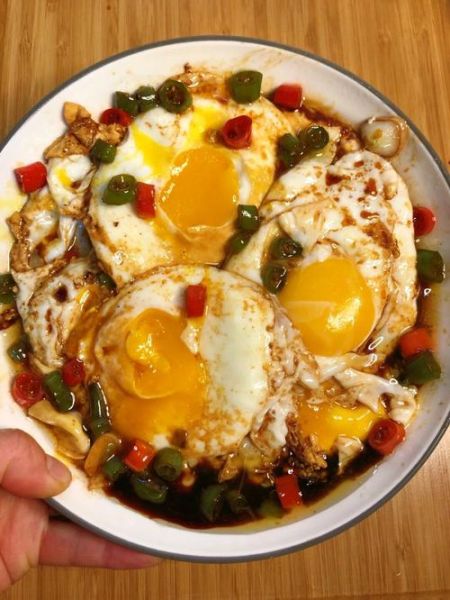 怎么煎荷包蛋才蓬松_煎荷包蛋用什么火候-第2张图片-山城妙识 怎么煎荷包蛋才蓬松_煎荷包蛋用什么火候-第2张图片-山城妙识