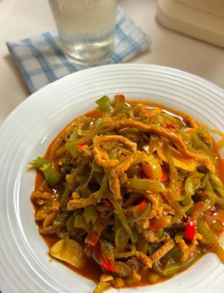 青笋怎么炒好吃_青笋的做法大全最好吃-第2张图片-山城妙识 青笋怎么炒好吃_青笋的做法大全最好吃-第2张图片-山城妙识