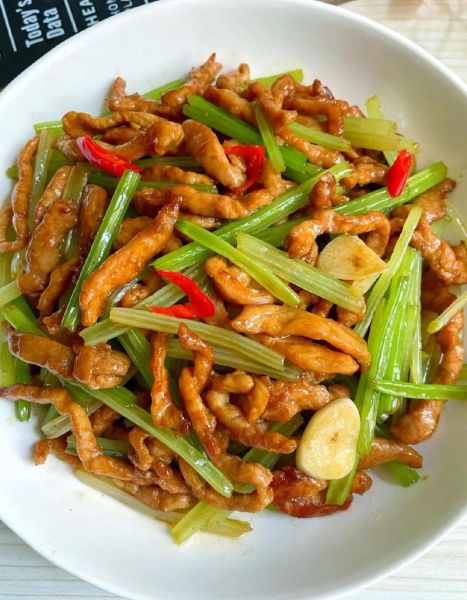 香芹怎么炒好吃_香芹的家常做法大全-第2张图片-山城妙识 香芹怎么炒好吃_香芹的家常做法大全-第2张图片-山城妙识