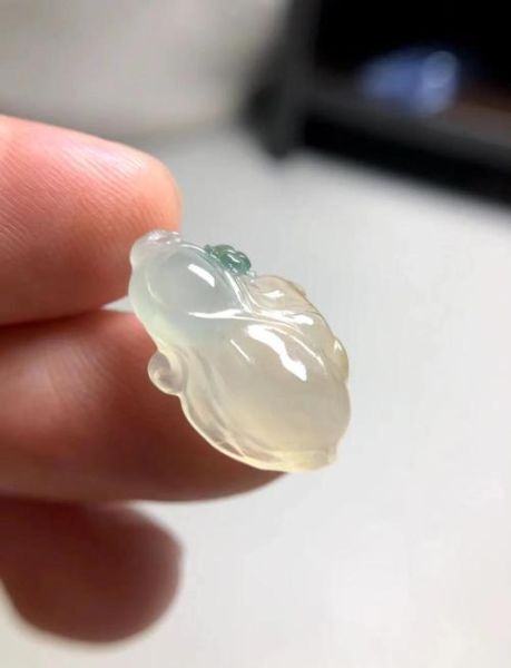 翡翠白菜寓意是什么_翡翠白菜摆哪里招财-第2张图片-山城妙识 翡翠白菜寓意是什么_翡翠白菜摆哪里招财-第2张图片-山城妙识