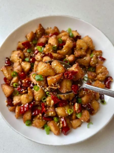 辣子鸡丁怎么做_家常简单做法-第1张图片-山城妙识 辣子鸡丁怎么做_家常简单做法-第1张图片-山城妙识