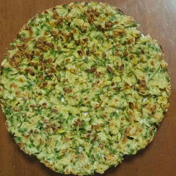 槐花饼要不要焯水_焯水后口感更好吗-第1张图片-山城妙识 槐花饼要不要焯水_焯水后口感更好吗-第1张图片-山城妙识