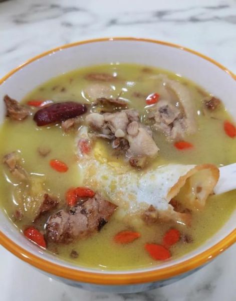 坐月子鸡汤怎么做_产后第一口鸡汤选哪种-第1张图片-山城妙识 坐月子鸡汤怎么做_产后第一口鸡汤选哪种-第1张图片-山城妙识