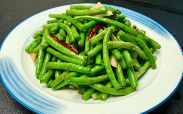 素炒豇豆怎么炒好吃又简单_素炒豇豆的家常做法步骤-第3张图片-山城妙识