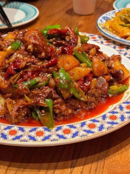 新疆特色美食有哪些_为什么新疆大盘鸡这么火-第1张图片-山城妙识