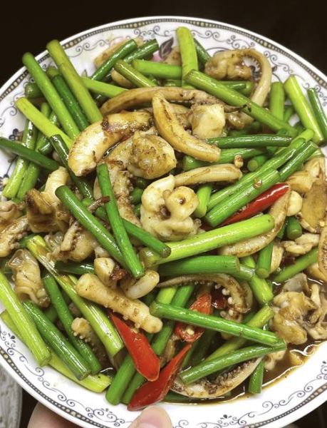 蒜苔炒鱿鱼怎么做_蒜苔炒鱿鱼用焯水吗-第3张图片-山城妙识 蒜苔炒鱿鱼怎么做_蒜苔炒鱿鱼用焯水吗-第3张图片-山城妙识