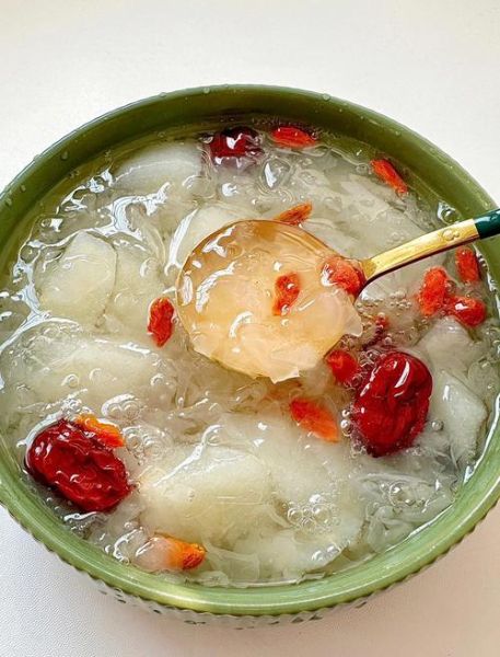 银耳雪梨冰糖水的功效与作用_孕妇能喝吗-第3张图片-山城妙识 银耳雪梨冰糖水的功效与作用_孕妇能喝吗-第3张图片-山城妙识