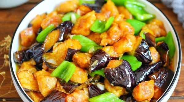 东北肉段烧茄子怎么做_家常做法步骤-第3张图片-山城妙识