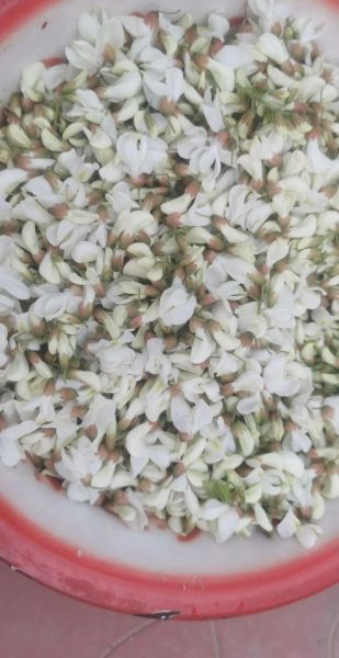 冻槐花怎么做好吃又简单_冻槐花家常做法-第1张图片-山城妙识 冻槐花怎么做好吃又简单_冻槐花家常做法-第1张图片-山城妙识