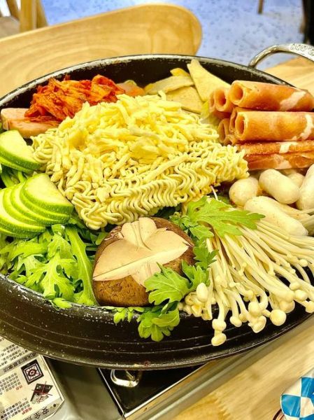 部队火锅怎么做_部队火锅需要哪些食材-第1张图片-山城妙识 部队火锅怎么做_部队火锅需要哪些食材-第1张图片-山城妙识