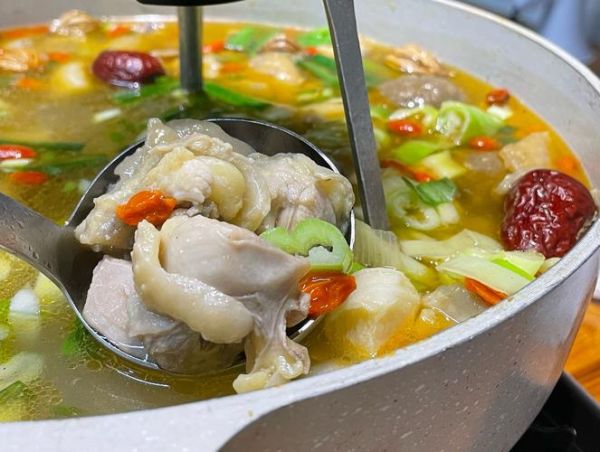 腊鸡肉火锅怎么做_腊鸡肉火锅怎么做好吃-第1张图片-山城妙识 腊鸡肉火锅怎么做_腊鸡肉火锅怎么做好吃-第1张图片-山城妙识