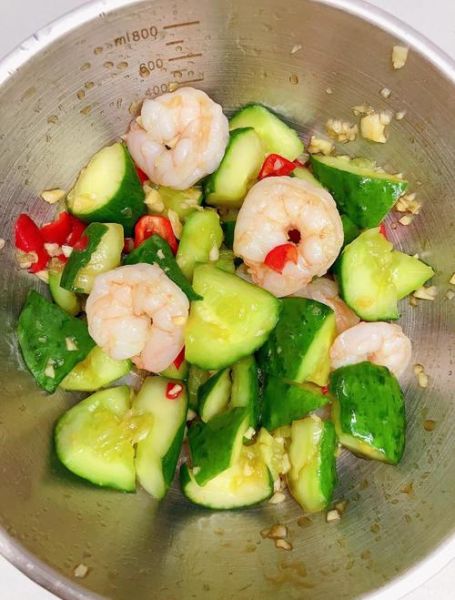 黄瓜炒虾仁怎么炒好吃又嫩_虾仁不老的秘诀-第2张图片-山城妙识 黄瓜炒虾仁怎么炒好吃又嫩_虾仁不老的秘诀-第2张图片-山城妙识