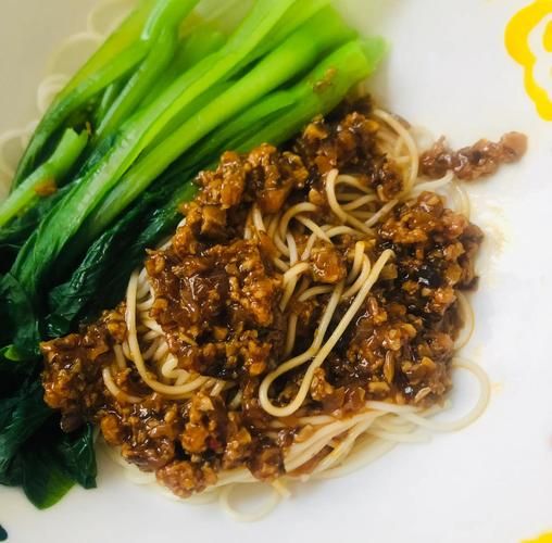 香菇炸酱面怎么做_香菇炸酱面配料有哪些-第1张图片-山城妙识 香菇炸酱面怎么做_香菇炸酱面配料有哪些-第1张图片-山城妙识