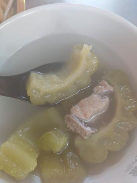 苦瓜汤怎么煮不苦_苦瓜汤去苦味的技巧-第1张图片-山城妙识 苦瓜汤怎么煮不苦_苦瓜汤去苦味的技巧-第1张图片-山城妙识