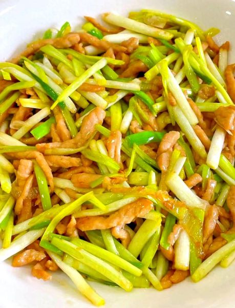 韭黄炒肉四川做法_怎么炒才够香-第3张图片-山城妙识