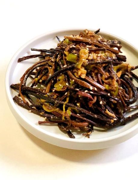 凉拌蕨菜怎么做_蕨菜焯水几分钟才安全-第1张图片-山城妙识 凉拌蕨菜怎么做_蕨菜焯水几分钟才安全-第1张图片-山城妙识