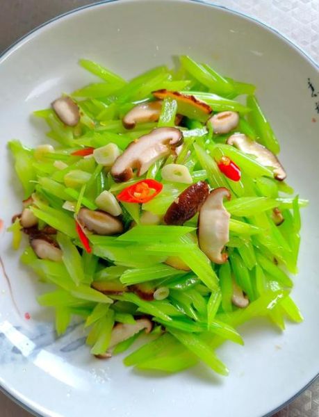 芹菜炒多久能熟_芹菜炒几分钟口感最好-第1张图片-山城妙识 芹菜炒多久能熟_芹菜炒几分钟口感最好-第1张图片-山城妙识