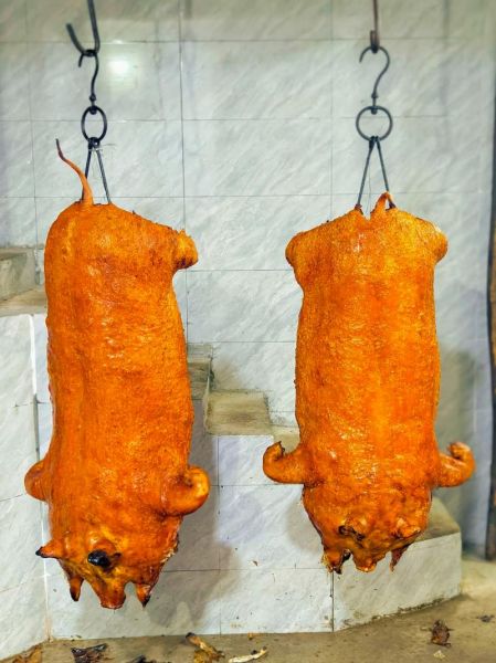 烤乳猪多少钱一只_哪里能买到正宗烤乳猪-第3张图片-山城妙识 烤乳猪多少钱一只_哪里能买到正宗烤乳猪-第3张图片-山城妙识