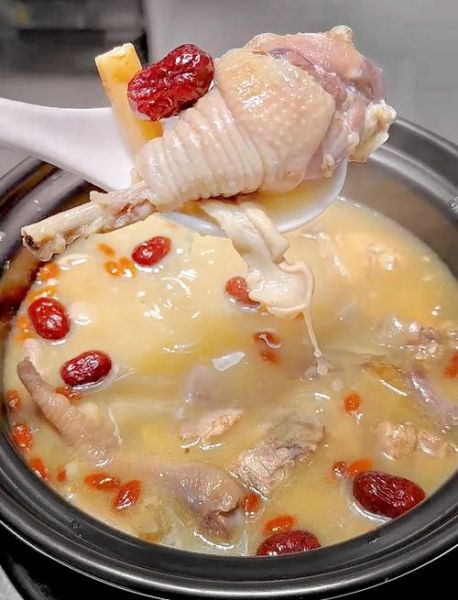 怎样炖鸡肉好吃_炖鸡肉的秘诀-第1张图片-山城妙识 怎样炖鸡肉好吃_炖鸡肉的秘诀-第1张图片-山城妙识
