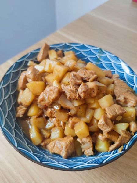 鸡肉炖土豆怎么做_鸡肉炖土豆需要焯水吗-第2张图片-山城妙识